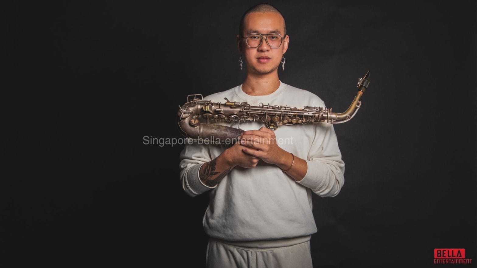Hire Saxophonist in Singapore, professional sax players for hire!