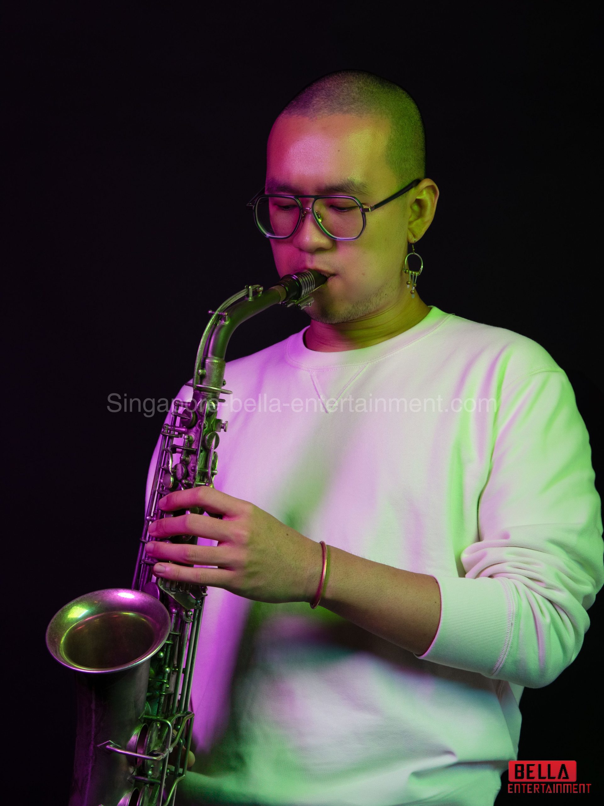 Hire Saxophonist in Singapore, professional sax players for hire!