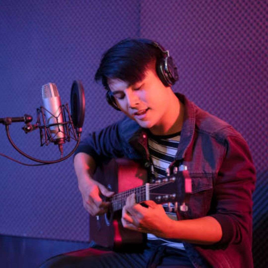 Hire Chinese Singers in Singapore | Bella Entertainment