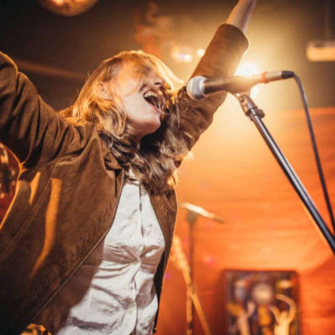 Hire Female Singers in Singapore | Bella Entertainment