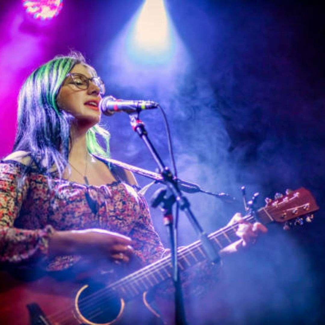 Hire Italian Singers in Singapore | Bella Entertainment