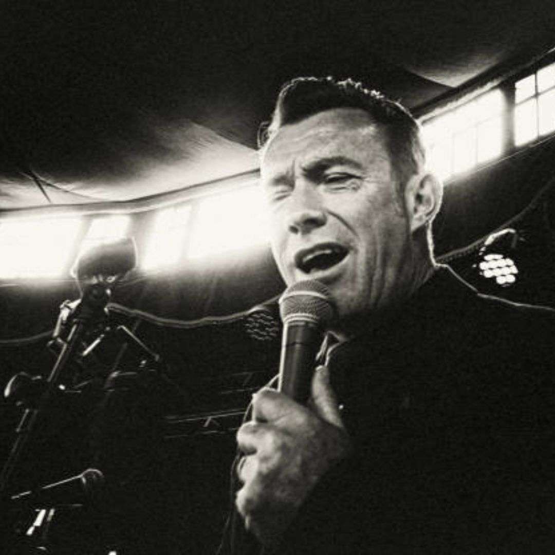 Hire Italian Singers in Singapore | Bella Entertainment