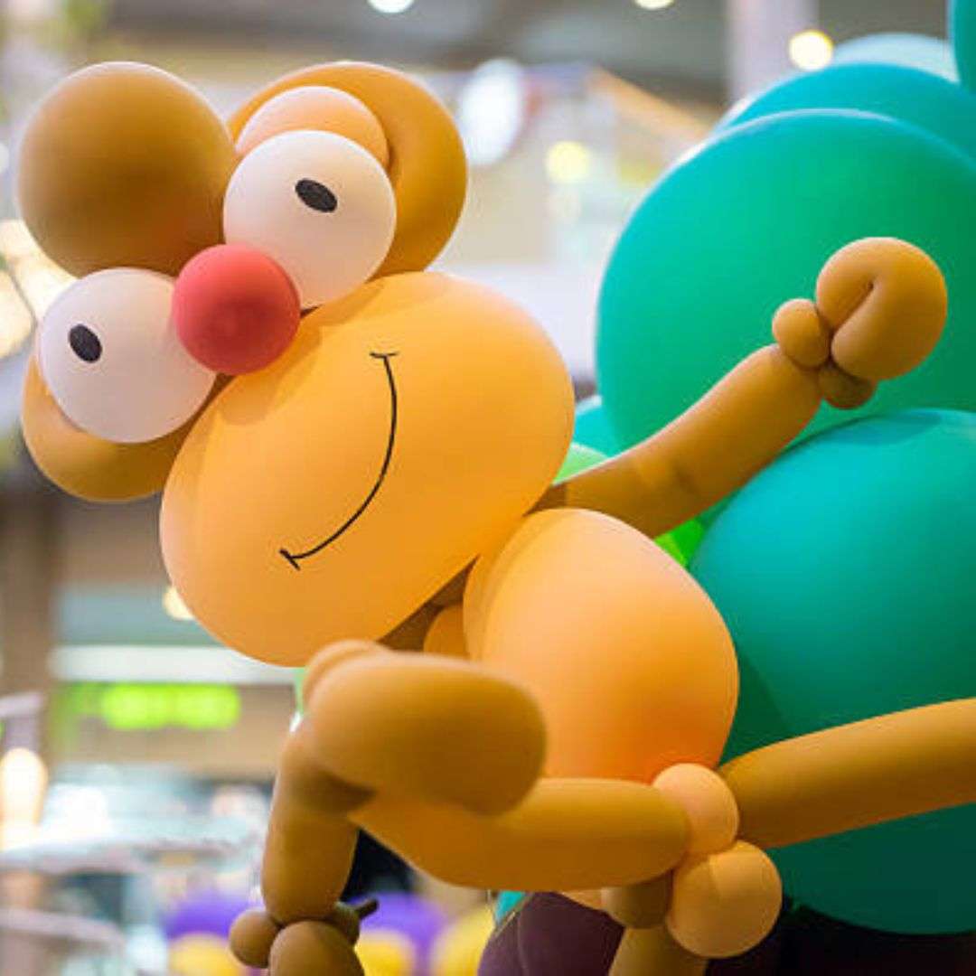Balloon Maker for Hire in Singapore | Party Balloon Artist Services